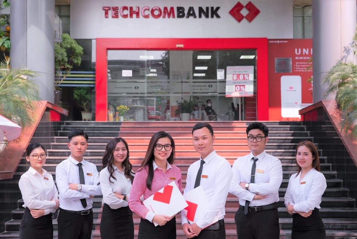 Đồng phục Techcombank - Ngân hàng TMCP Kỹ Thương Việt Nam - Đồng Phục Vina